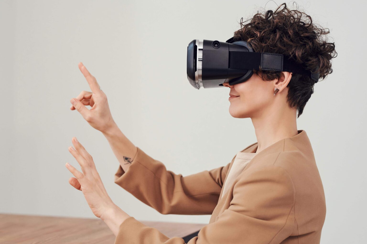 How AI and Virtual Reality Shape Fashion Design Trends in 2025